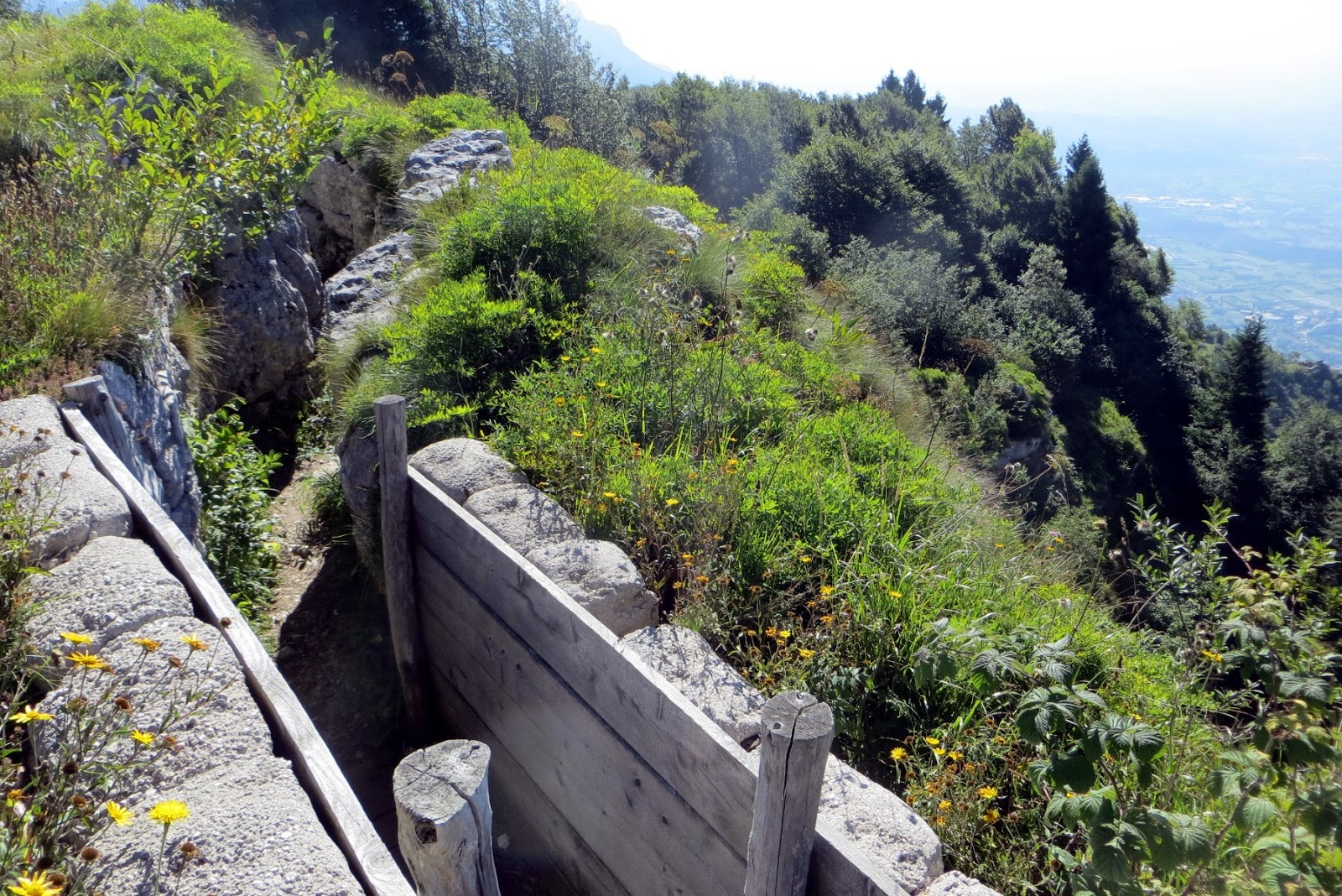 Escursione alle gallerie e trincee sul monte Cengio - Montagna di Viaggi