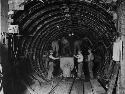 British Art: Building the London underground extension 1937