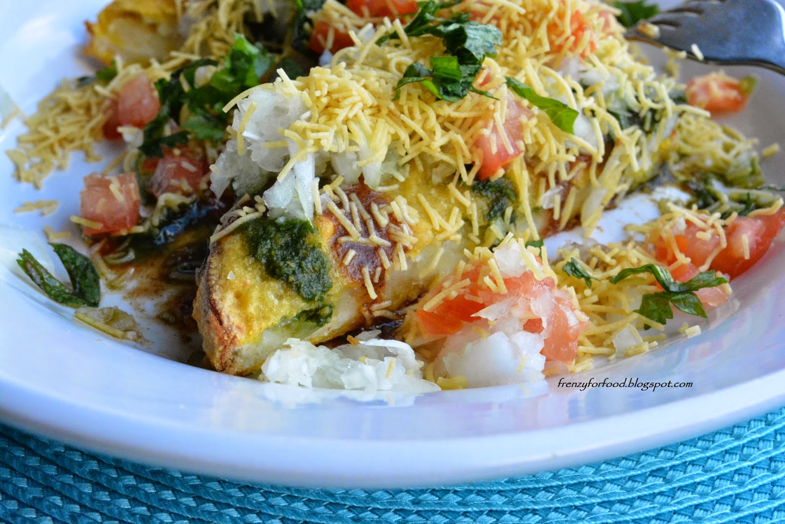 Food Frenzy....!!: Bread Pakoda Chaat!!