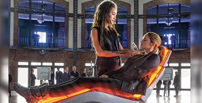 SCREEN ON SCREEN: REVIEW - DIVERGENT