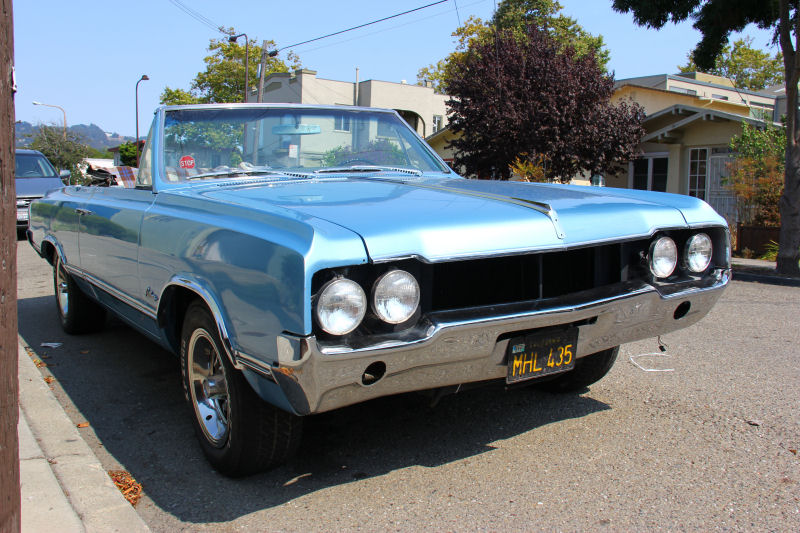 California Streets: Berkeley Street Sighting - 1965 Oldsmobile Cutlass ...