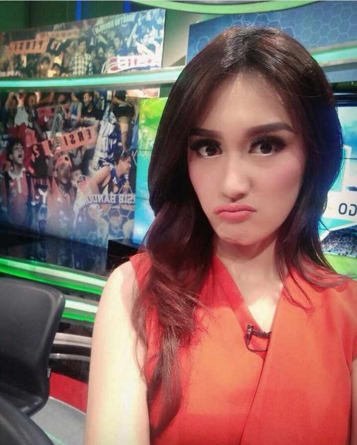 Foto dan Biodata Lengkap Intan Saumadina, Presenter Cantik Liga 1 ...