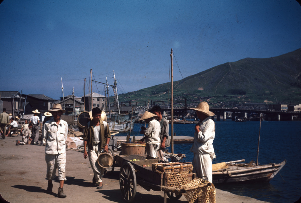 Color Vintage Photos of the Life in Busan in the Early 1950s ~ Vintage ...