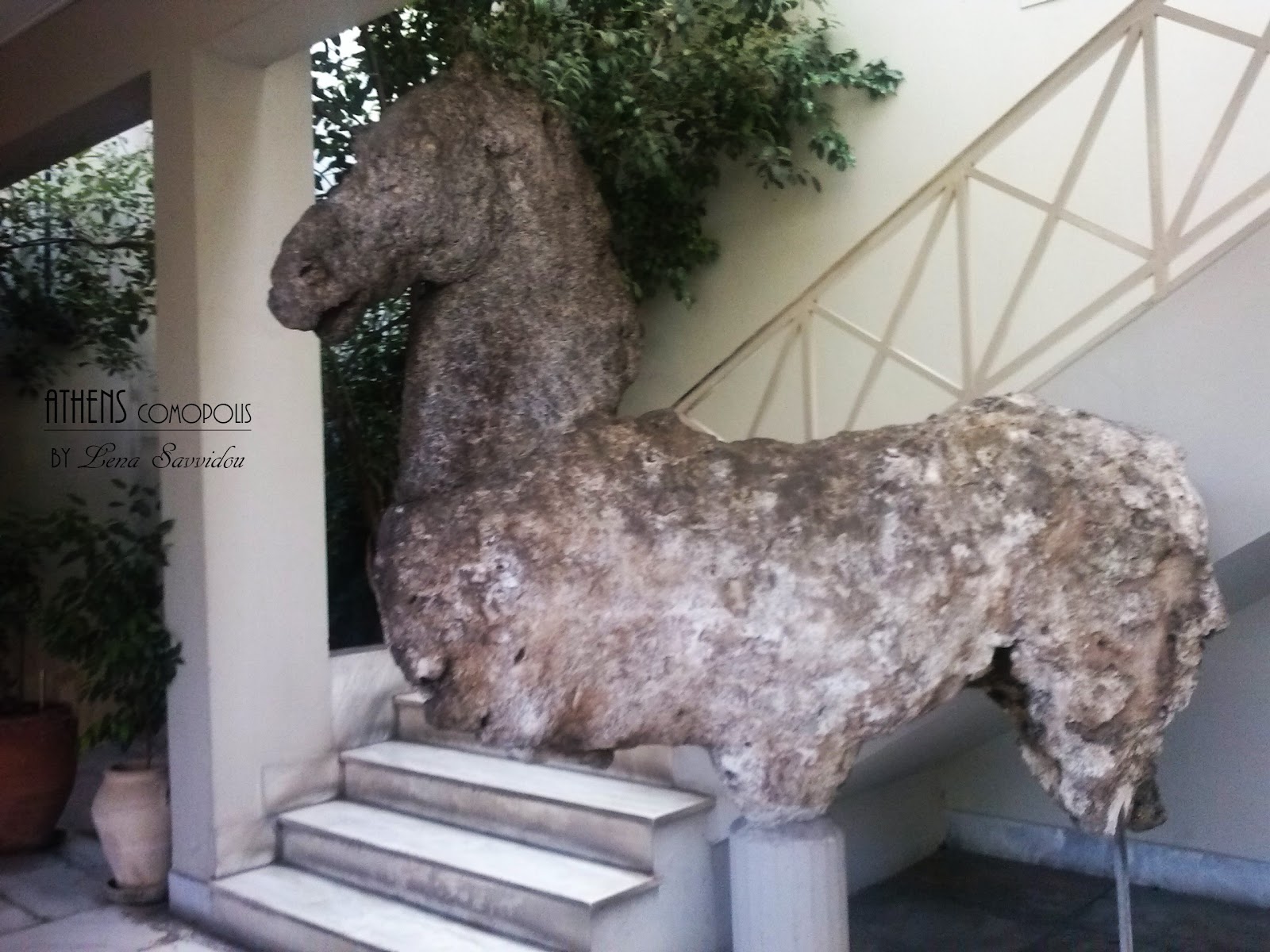 ATHENS COSMOPOLIS: ΕΘΝΙΚΟ ΑΡΧΑΙΟΛΟΓΙΚΟ ΜΟΥΣΕΙΟ. Στο μικρό καφέ του ...