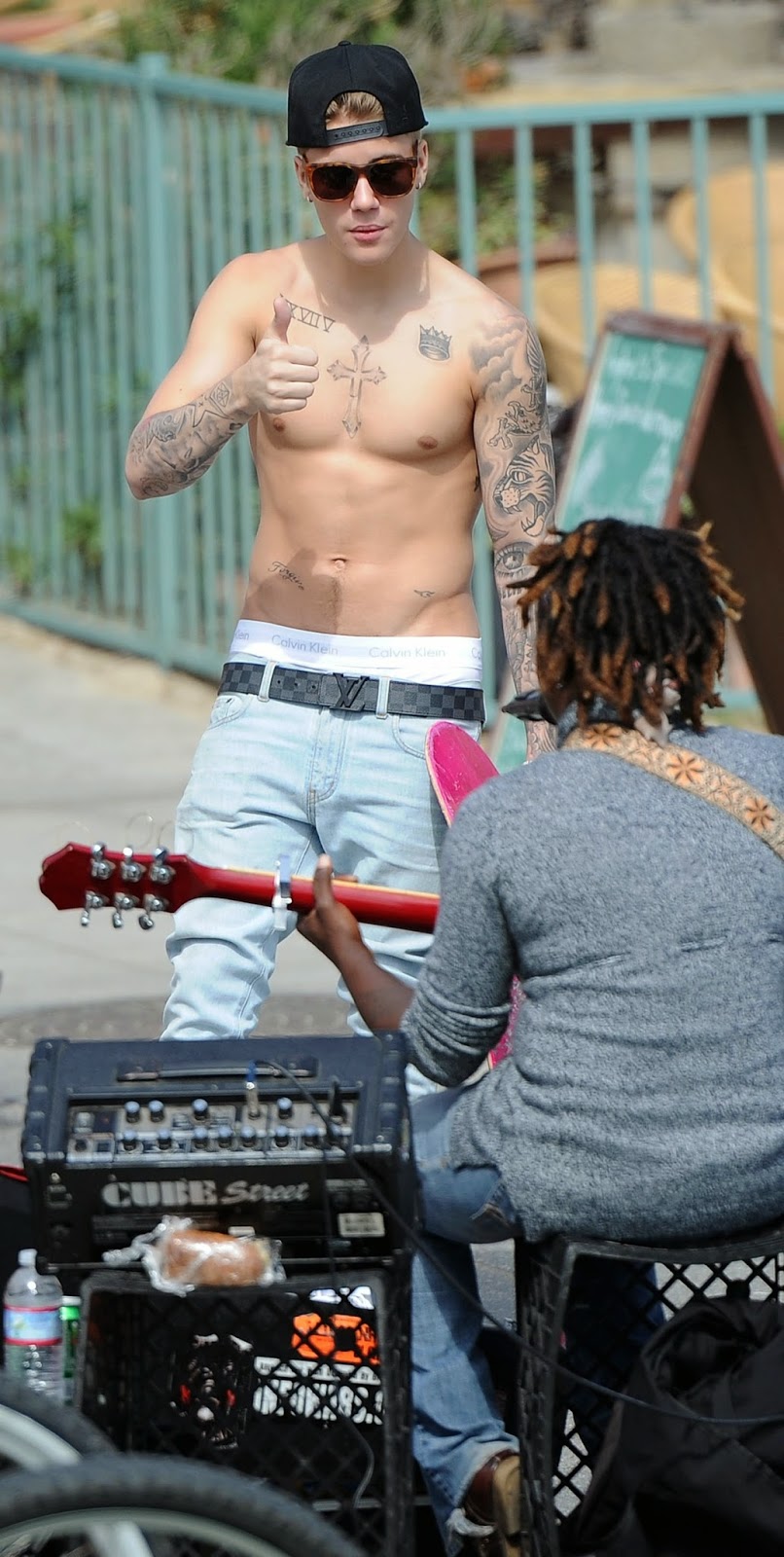 Celeb Saggers: More Justin Bieber Sagging!