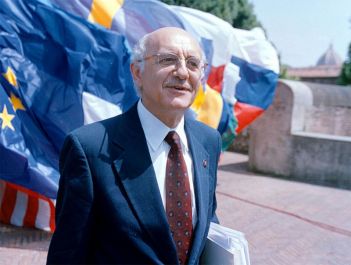 Passaggio a Sud Est: E' MORTO ANTONIO CASSESE