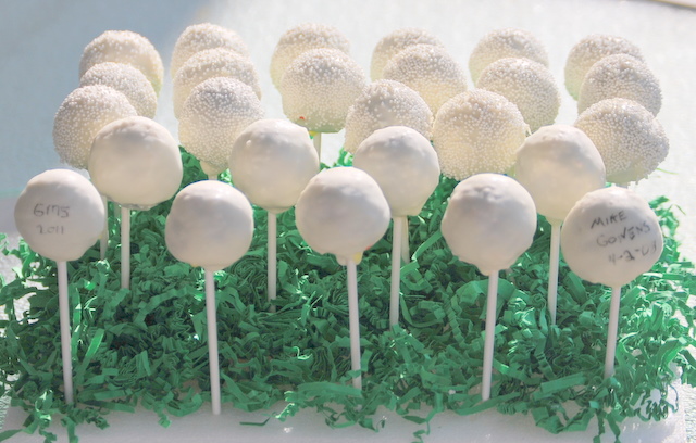 Living in the Moment: Golf Ball Cake Pops