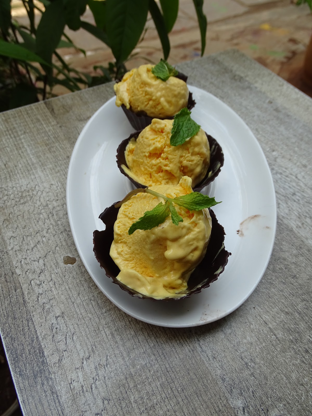 Eggless Mango Icecream in Chocolate Cups | Pepper, Chilli and Vanilla