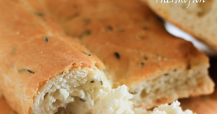 Coca de pan aceitado con tomillo y romero — Thermofan