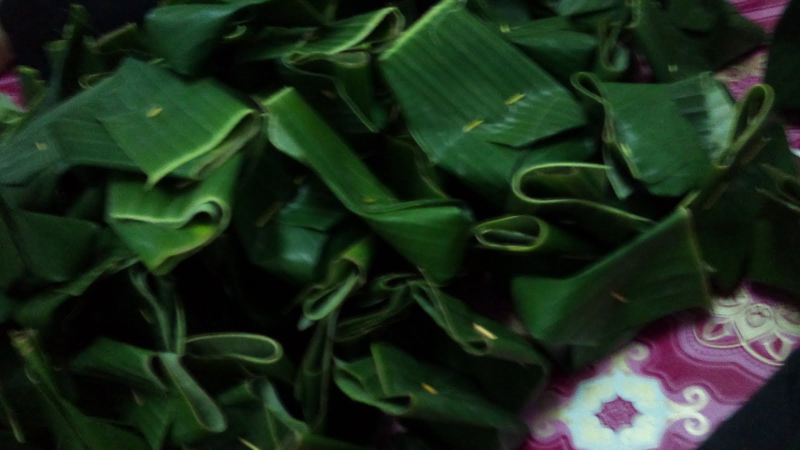 MR daN MiSes wHitE...: Tapai Pulut daun Pisang...