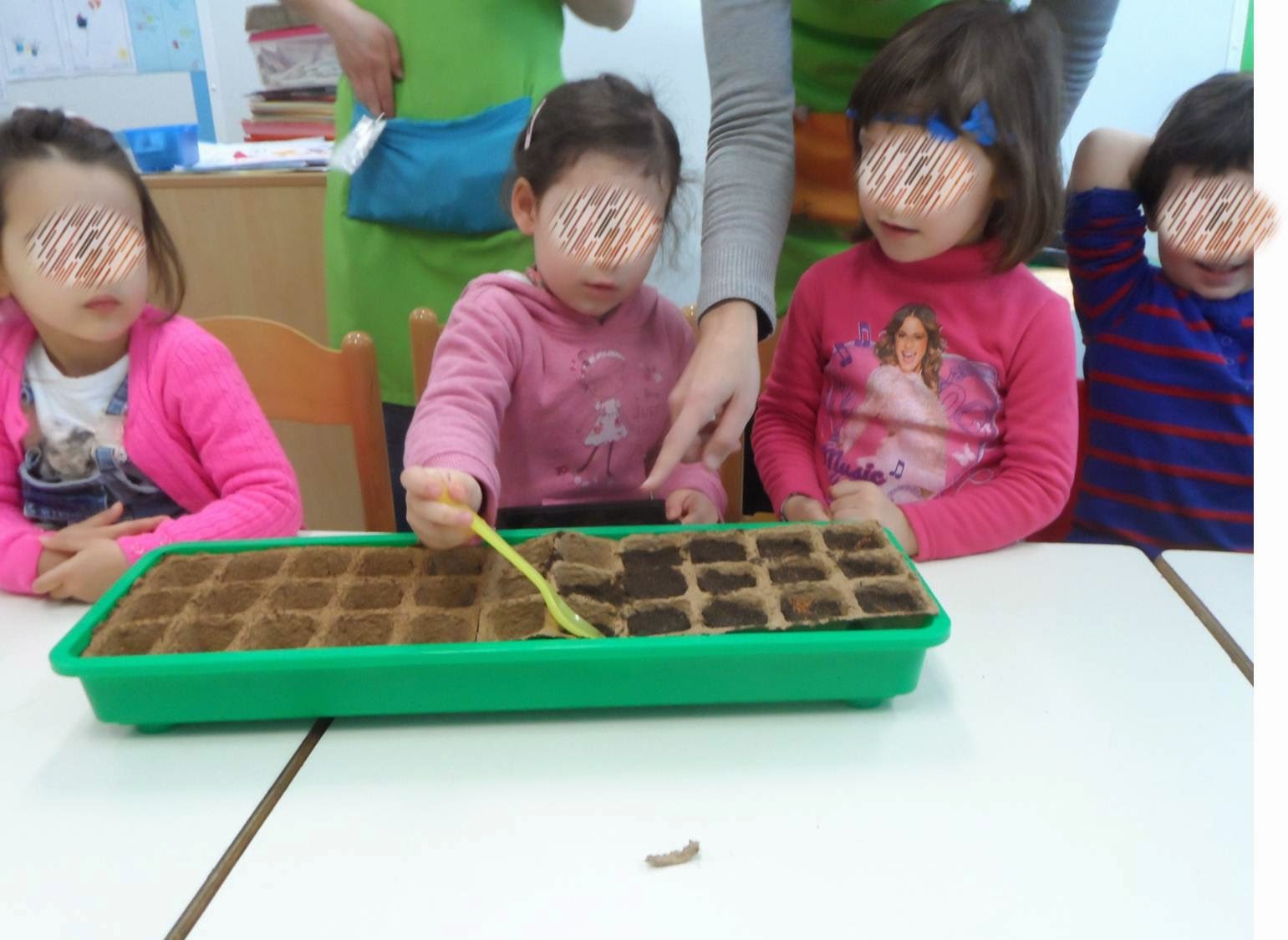 Tempo de Crescer na Sala 2 JI: Está na altura de semear...