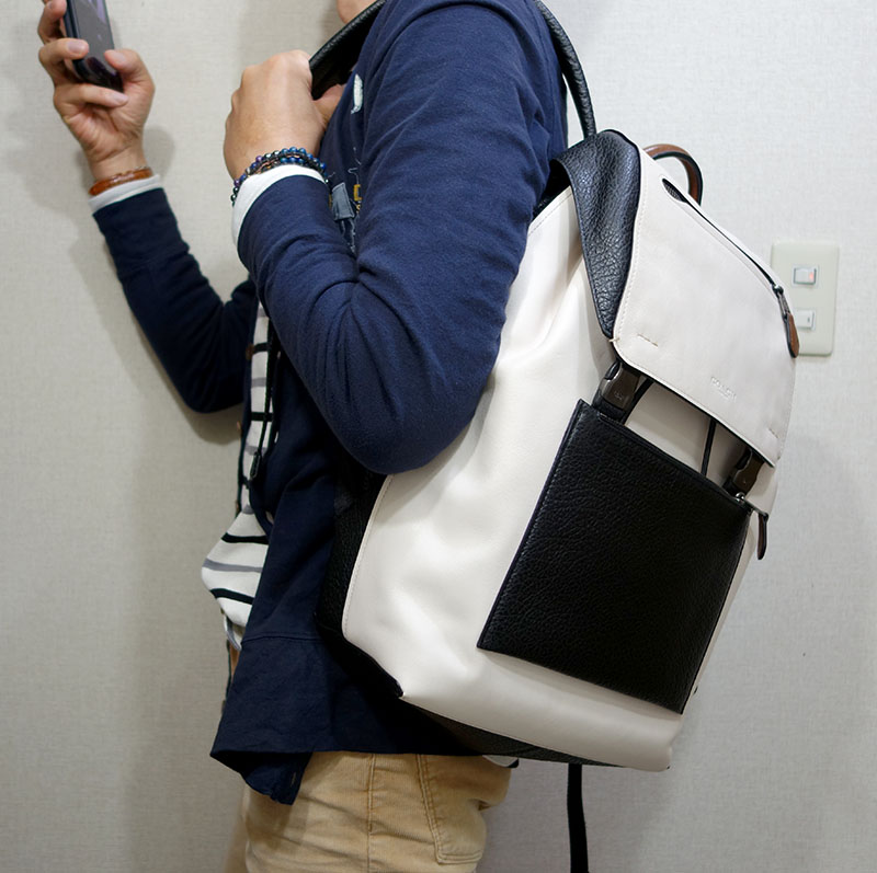 ゆるりブログ: COACH(コーチ)のマンハッタン バックパック ミックスド レザー(57759)の意表を突くカラーリングに心を砕かれる :)