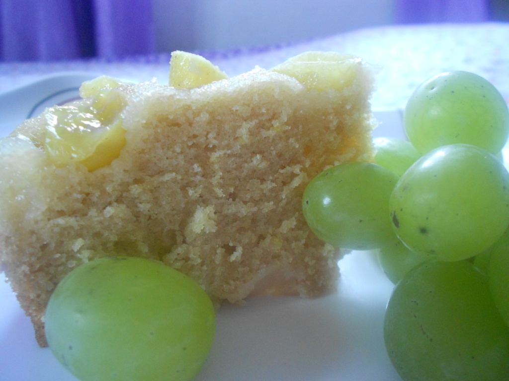 Flavors from my kitchen !: Upside-down Green grape Cake