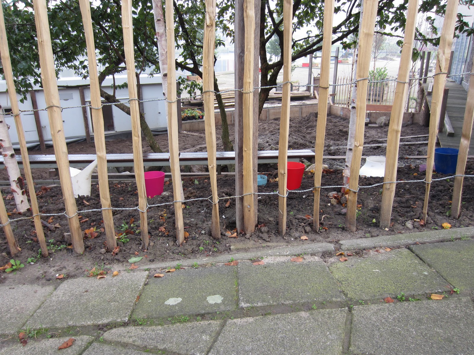 HET KLEINE AVONTURENPARK: BOLLEN PLANTEN & ZAND SCHEPPEN