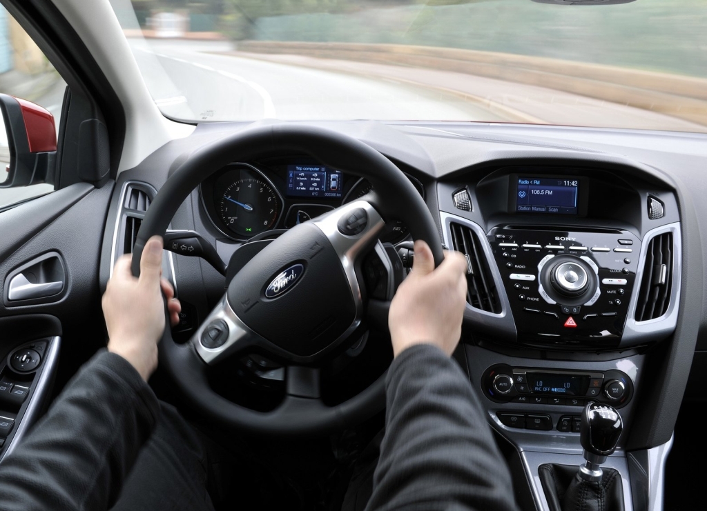ENSAIO: Ford Focus 1.0 Titanium EcoBoost 5 portas - COCKPIT AUTOMÓVEL
