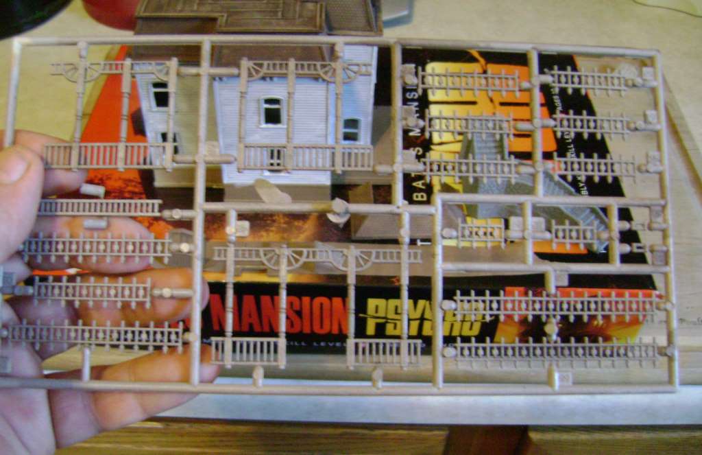 KirkTrekModeler's Model Blog: PSYCHO! Bates Mansion, Polar Lights Kit ...