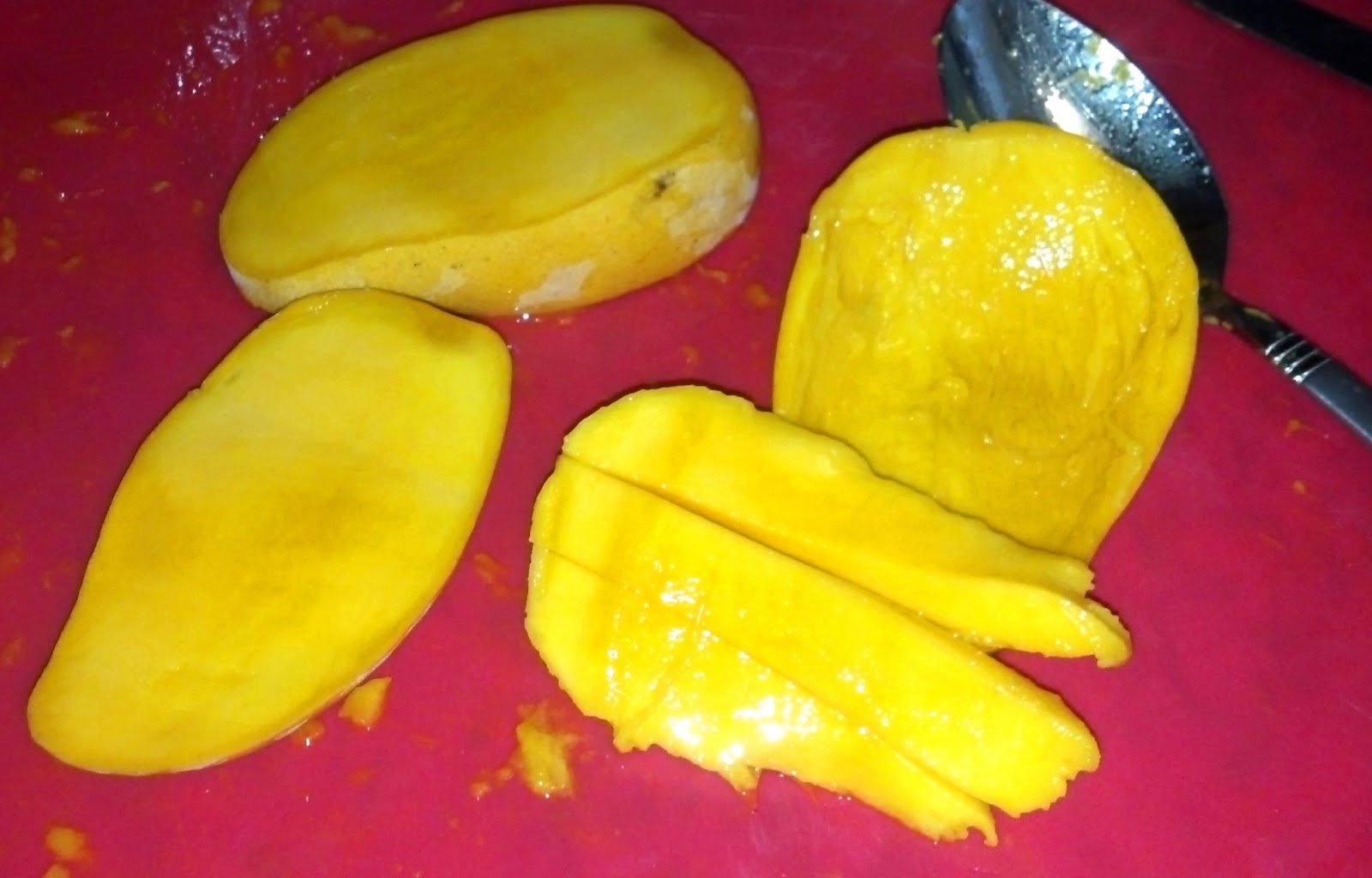 The Trim Tart: Mango Cutting 101
