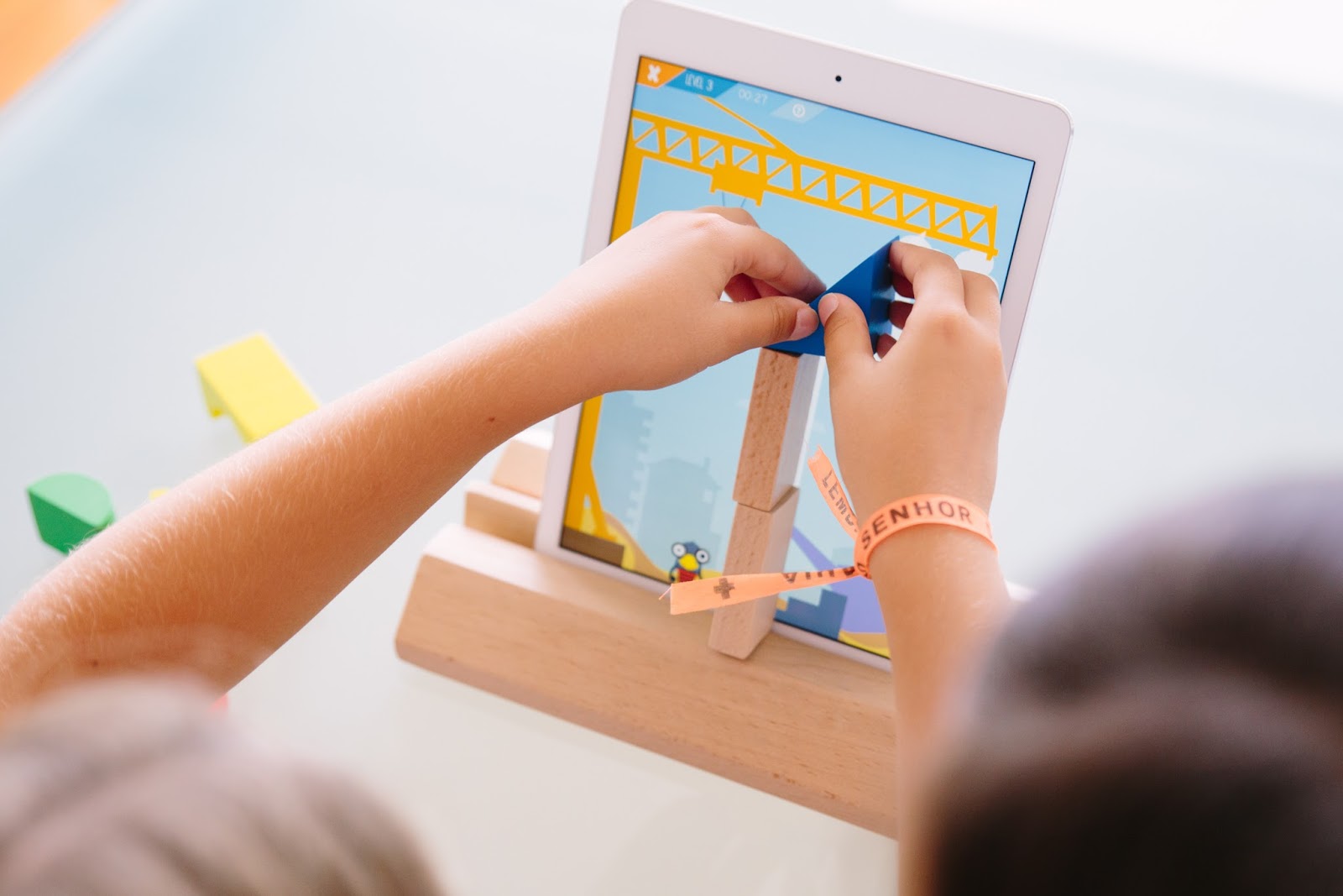 Make Digital Play Real with Magikbee Smart Toys