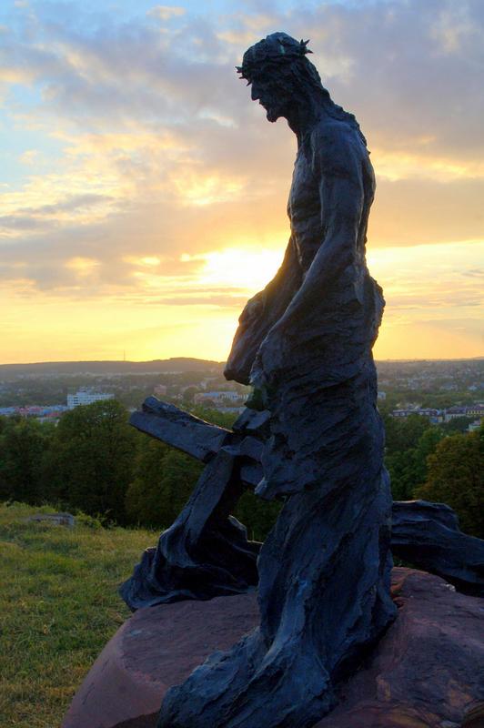 I tu i tam....Y aqui y alla: Grobowiec-piramida, ruina zamku i Perła ...