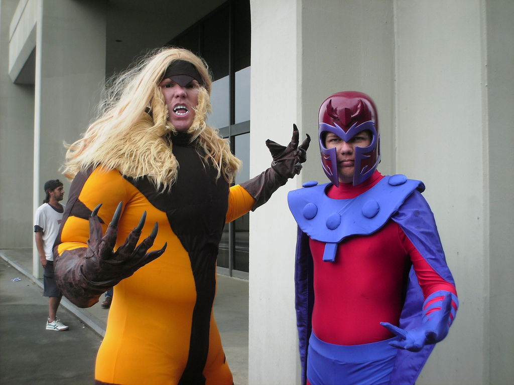 JIMSMASH ! ! !: TUESDAY COSPLAY: SABRETOOTH