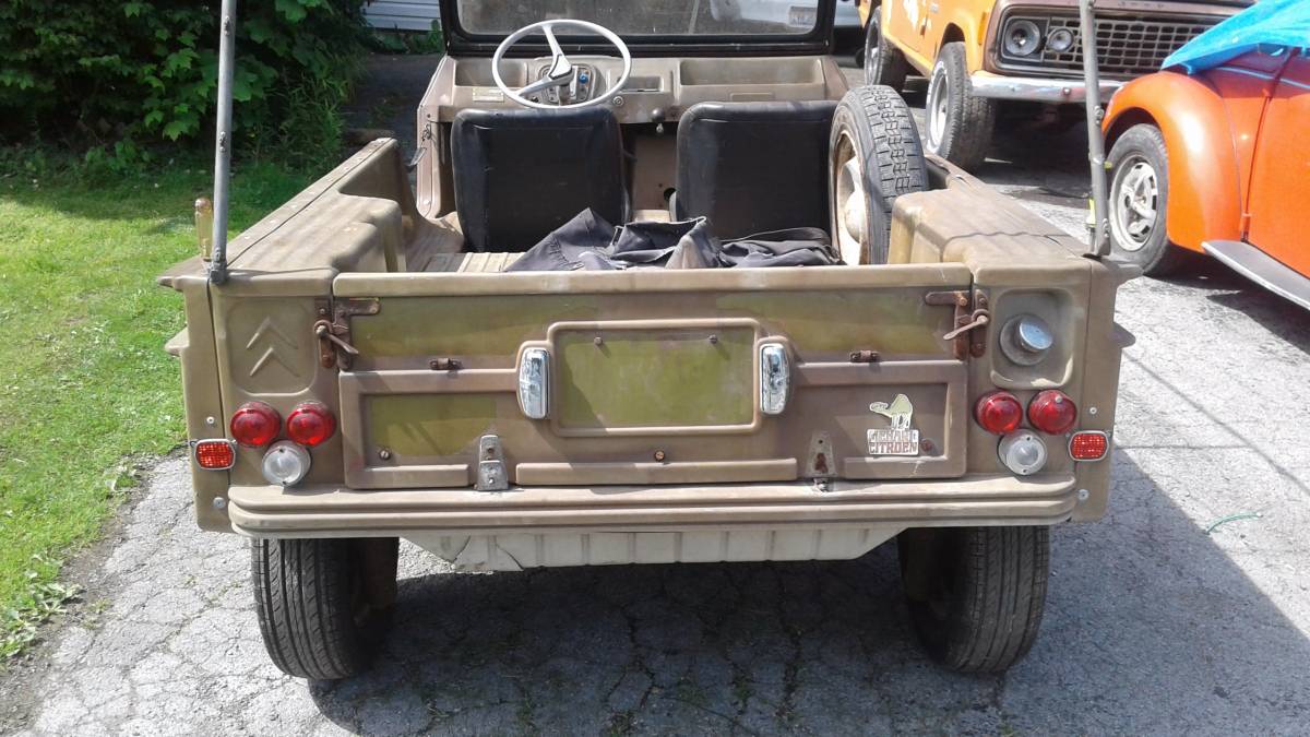 2 Camels: 1970 Citroën Méhari - DailyTurismo