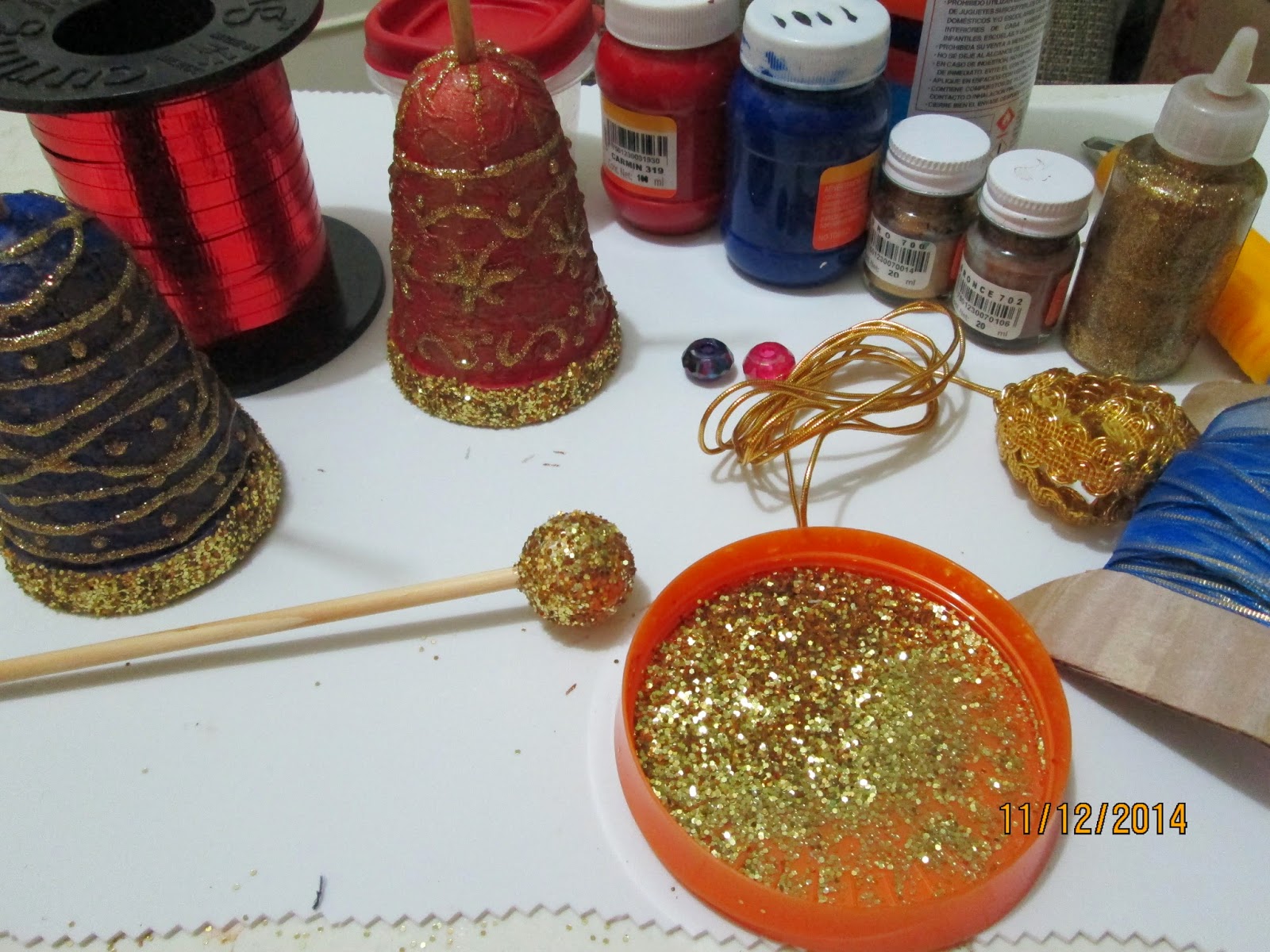 Manualidades y algo más: DIY_ Campanas Navideñas "materiales reciclados"