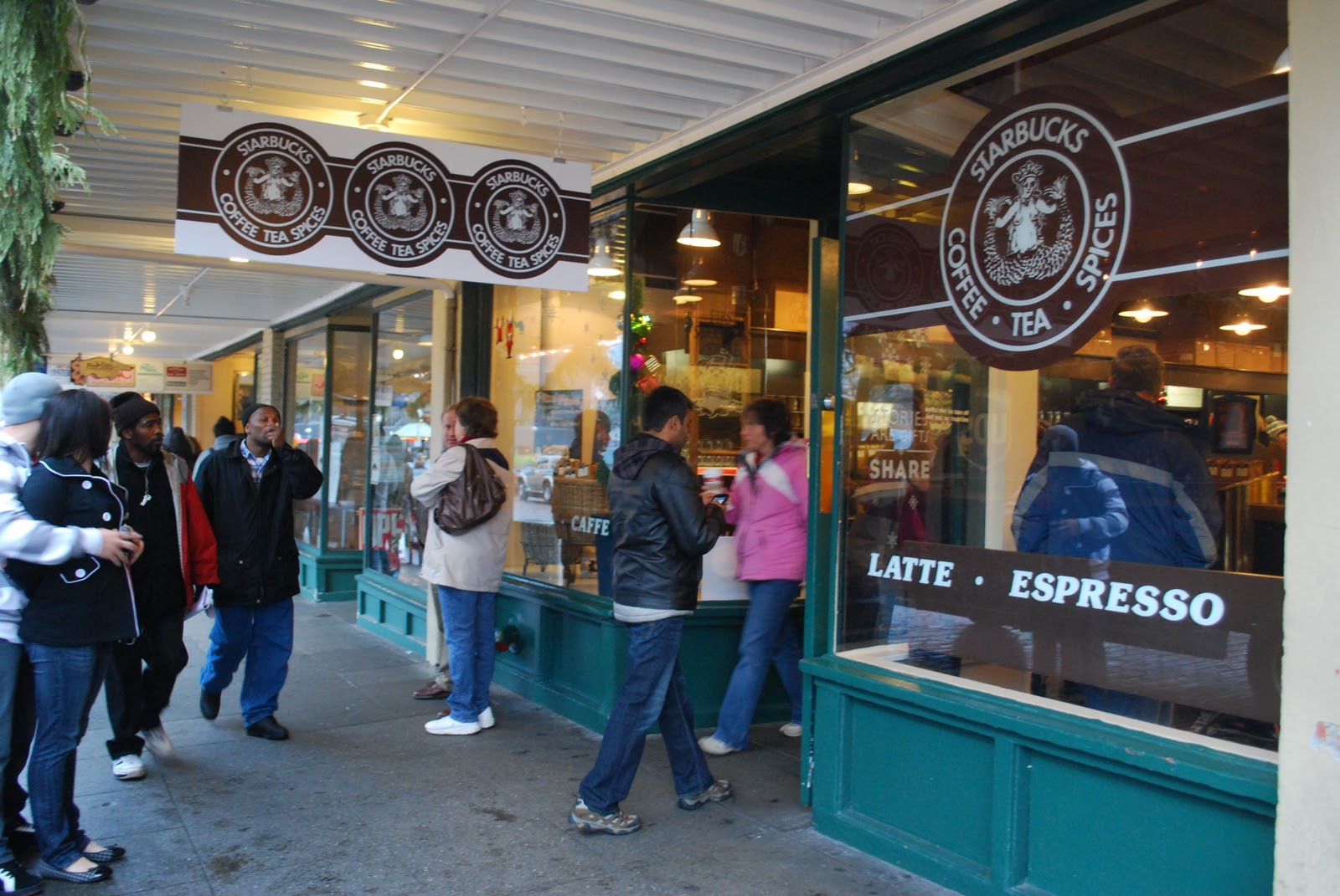 Red Heart Studio: The First Starbucks Store