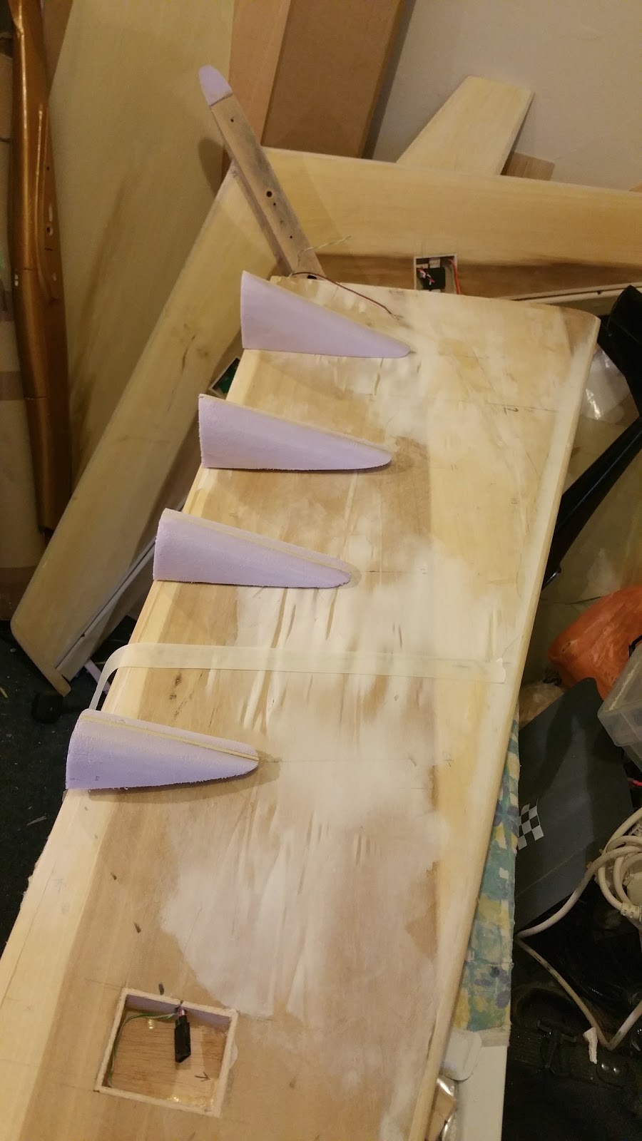 The Wandering Soarer: C17 Globemaster III build - flap canoes and winglets