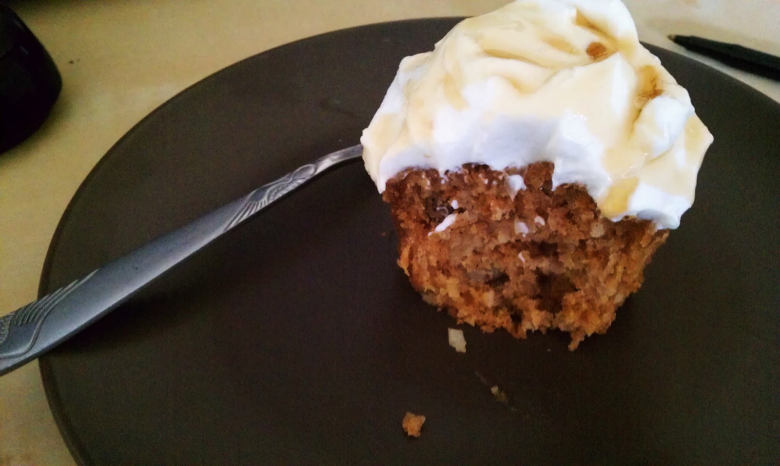 Laney eats: Carrot (pulp) Cupcake with Greek Yogurt and Agave Frosting