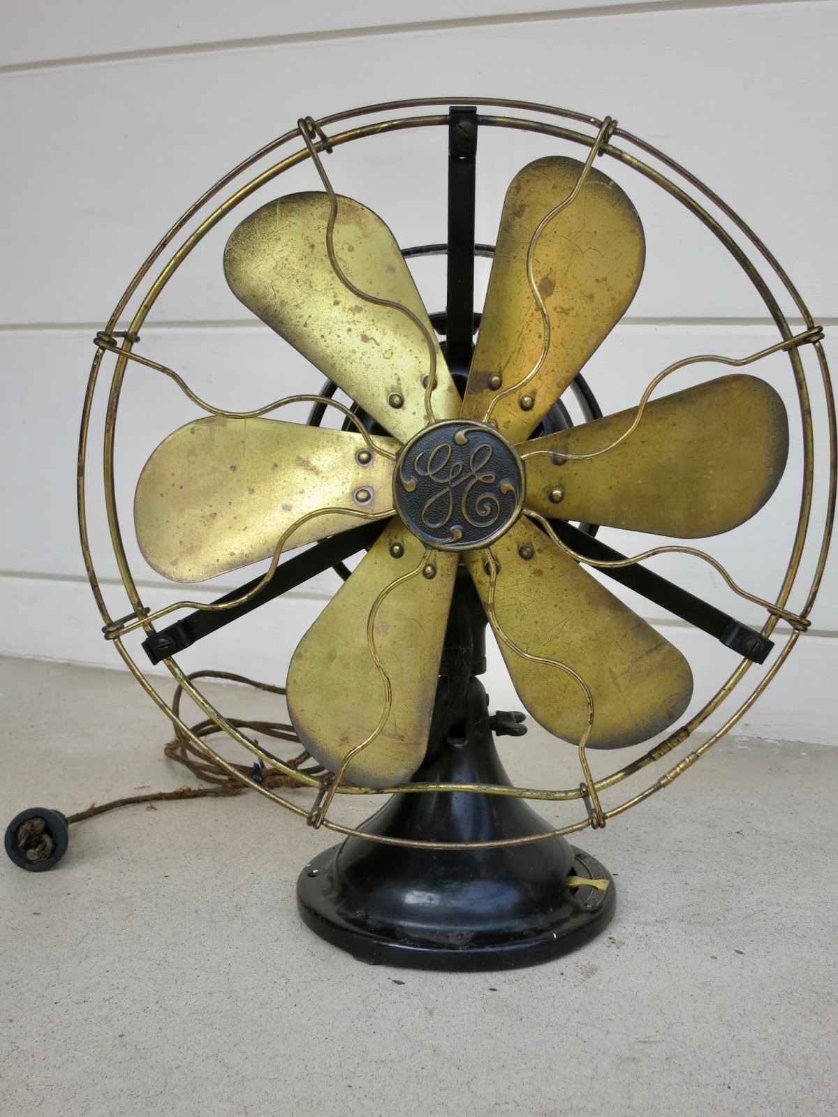 Early Electric Fans (Be sure to check the ARCHIVE on sidebar at right)
