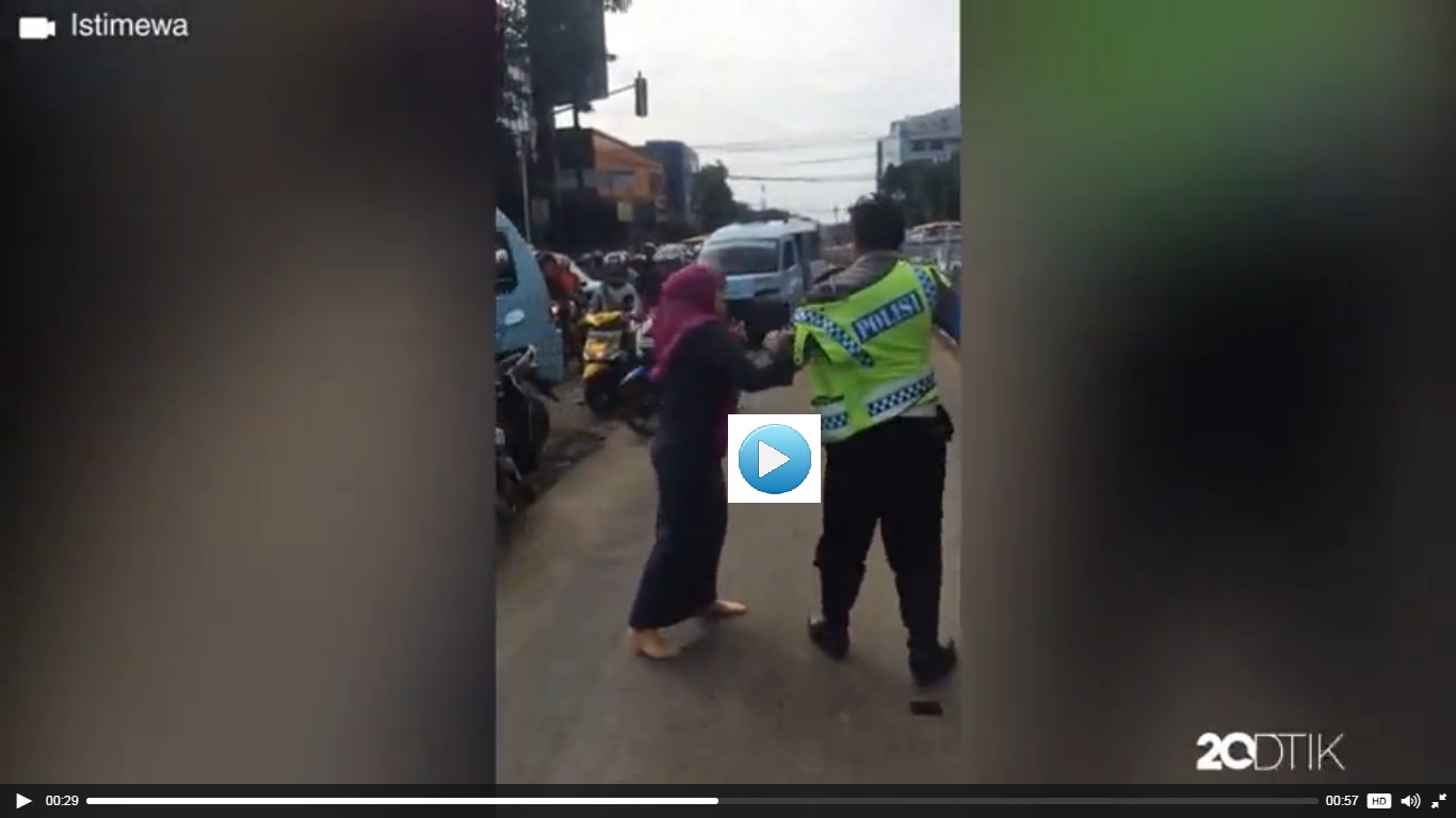 Video Viraaal Bikin Hebooh..! Perempuan Ini Ngamuk, Cakar dan Kejar ...