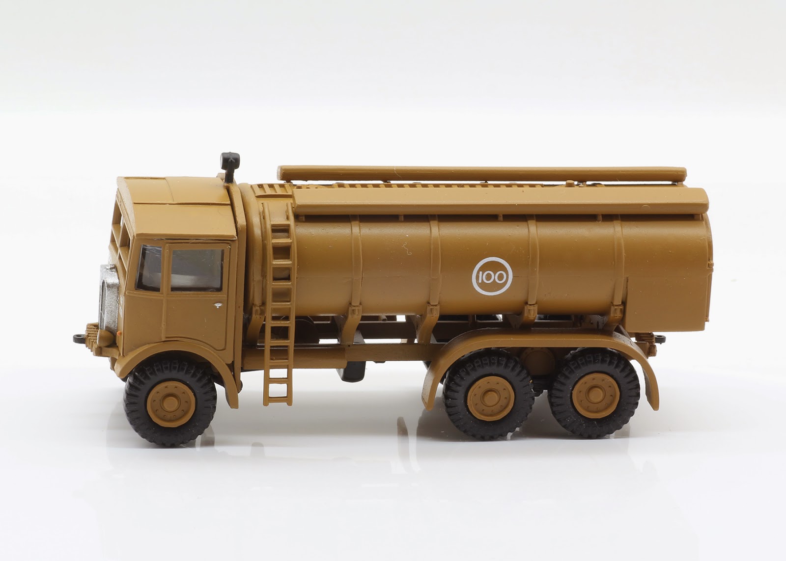 Incredible Mini Garage: AEC Matador 5Ton 854 6x6 1942 Airfix 1/72