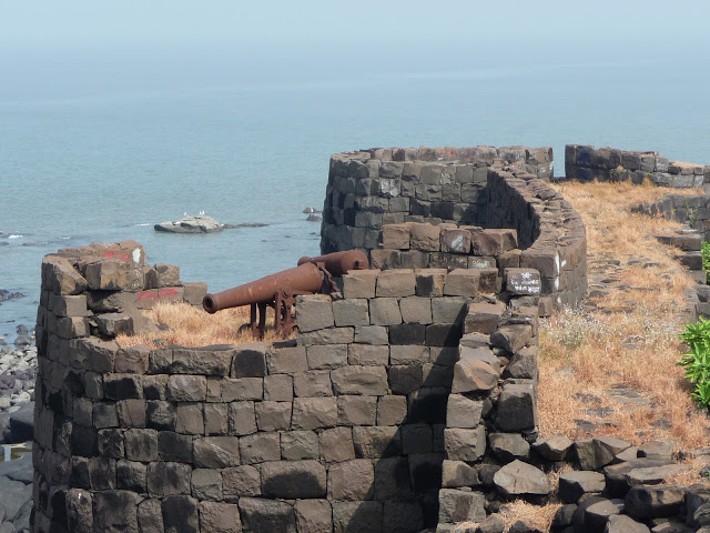 Khanderi-Underi Fort Maharashtra
