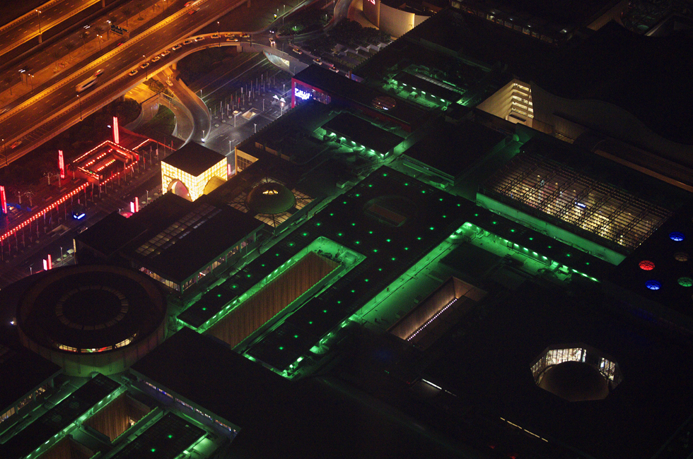 Urban patterns and matters: At the top of Burj Khalifa