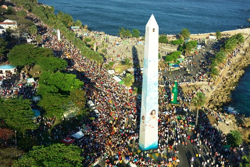 Soy Turista RD: Los Obeliscos Macho y Hembra del Malecon de la Ciudad ...