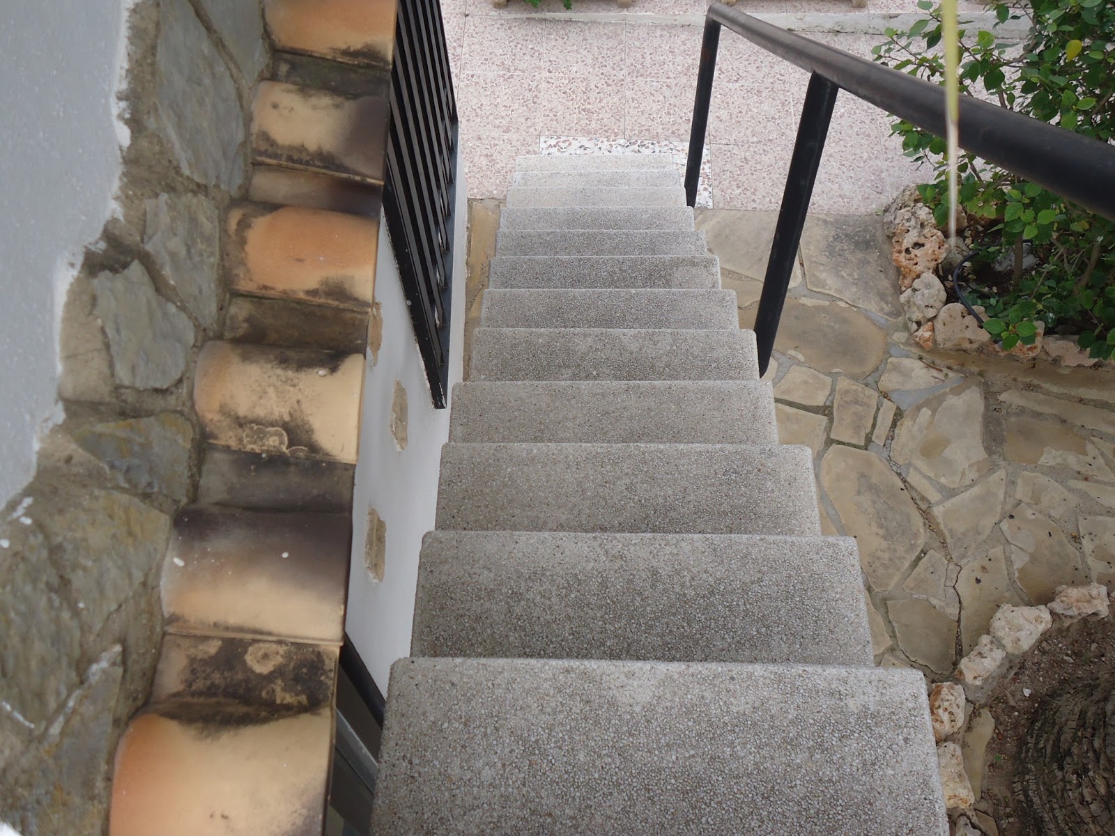 Escaleras para acceder a terraza exterior