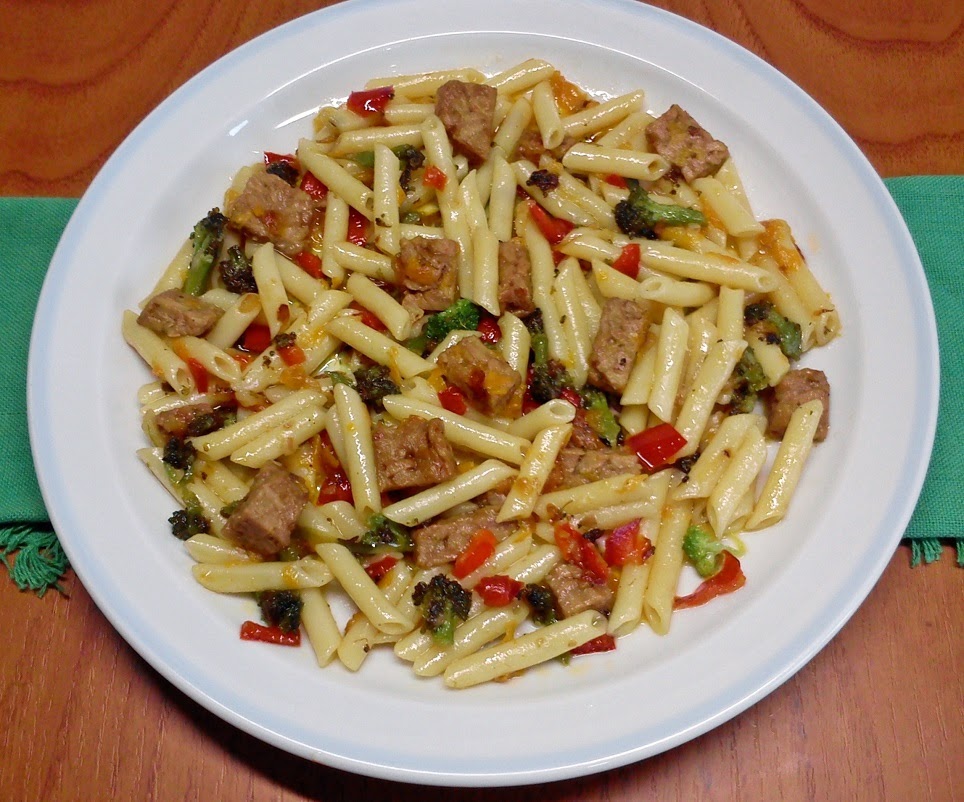 vegana y compañía: PLUMAS DE PASTA CON TEMPEH Y VERDURAS