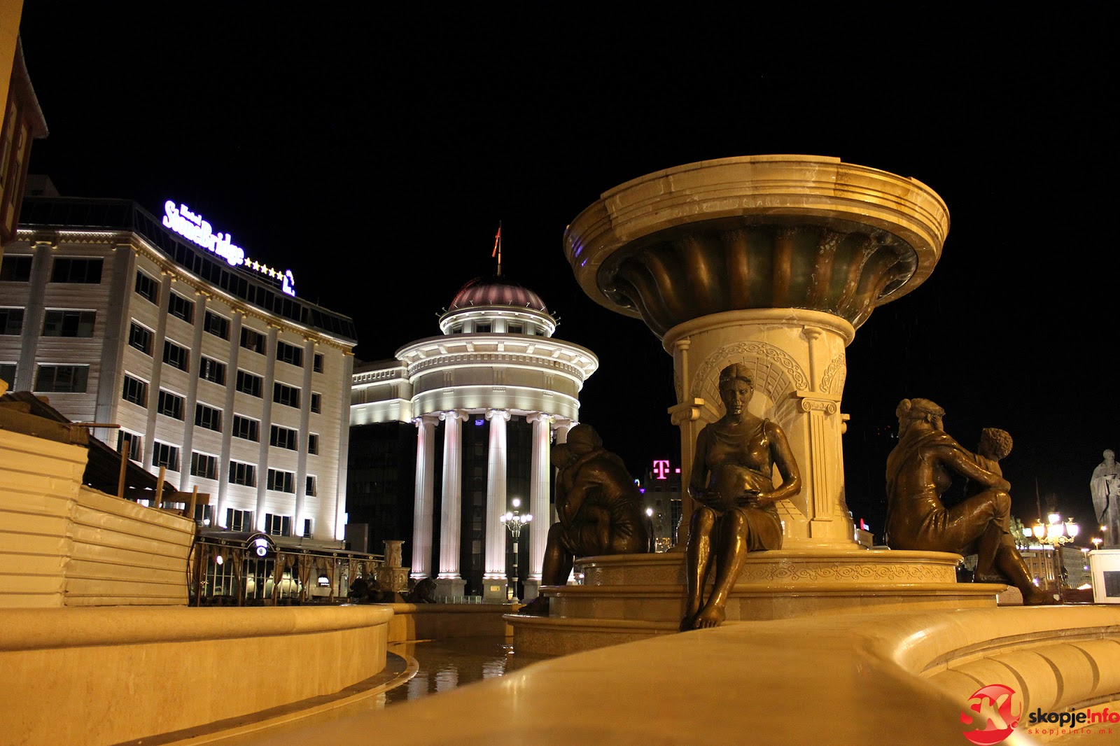 Ohne Kommentar - Hauptplatz Filip II Makedonski in Skopje