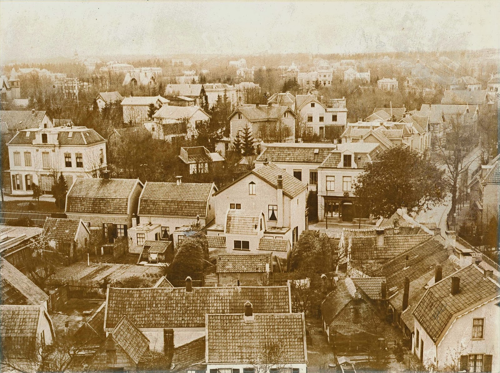 Geheugenvanbaarn.nl: Centrum Baarn vanuit de lucht