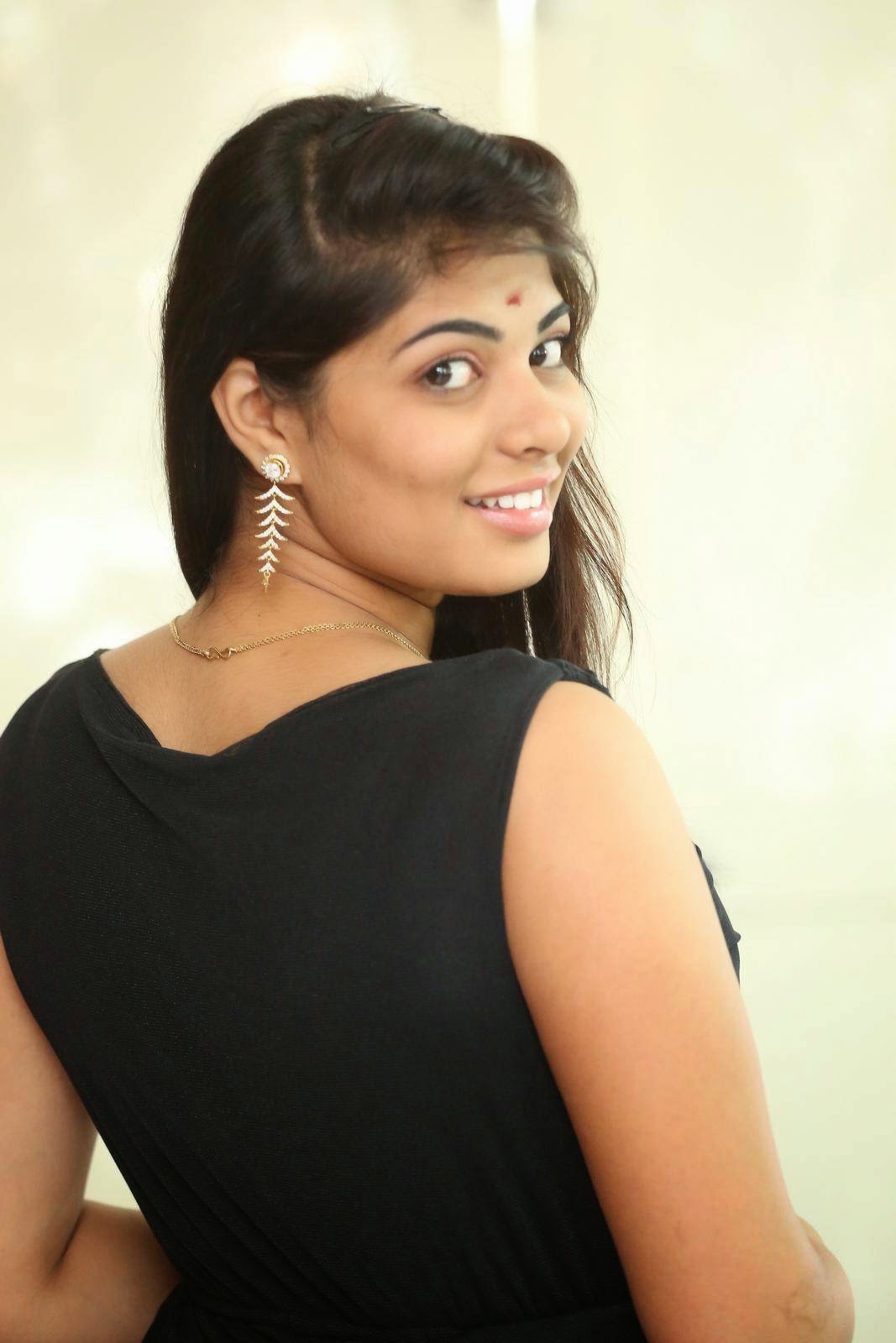 Anusha Hot Latest PhotoShoot Images HD - IMAGES