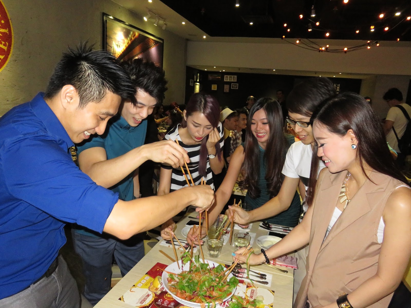 Kee Hua Chee Live!: ZACK HONG OPENS 4TH OUTLET OF BEST-SELLING ...