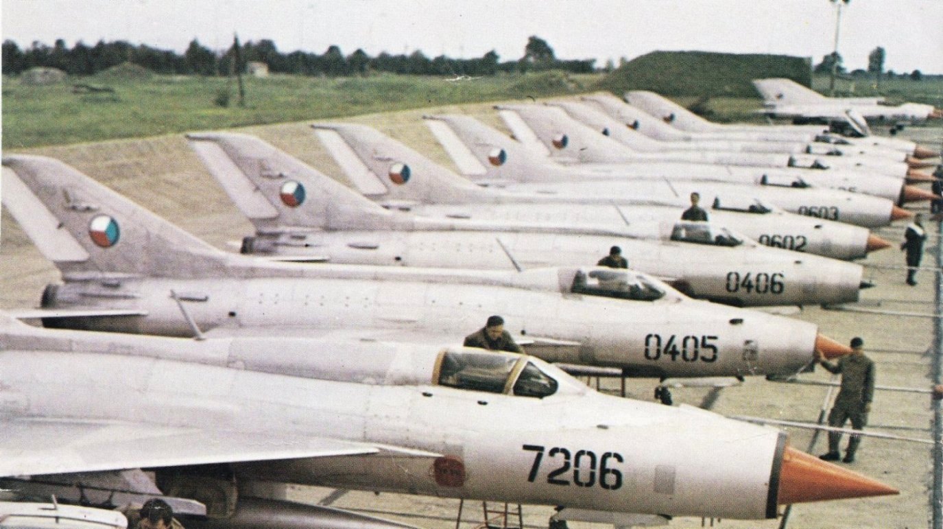 So Canada bought a bunch of MiG-21s in 1960... : r/Warthunder