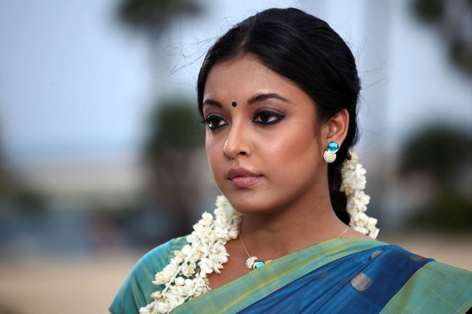 way2actress.in: tanushree dutta in saree hot pics