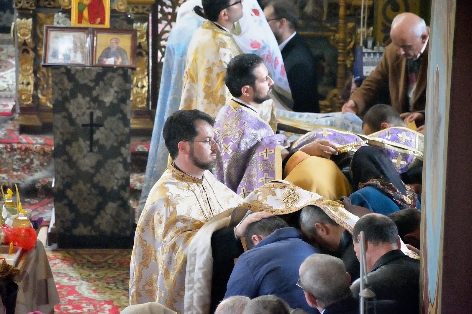 Sf. Maslu la Parohia Neagra Șarului în duminica a patra din post, a Sf ...