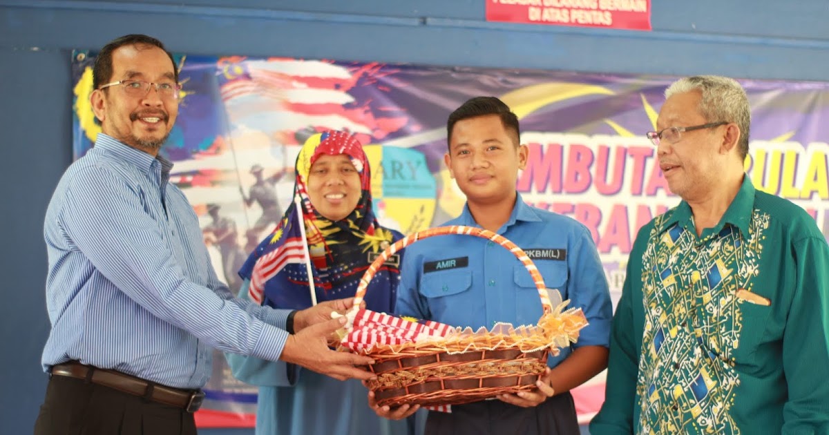 SDARY: Majlis Kibar Jalur Gemilang Bersama Pegawai Khas Menteri ...