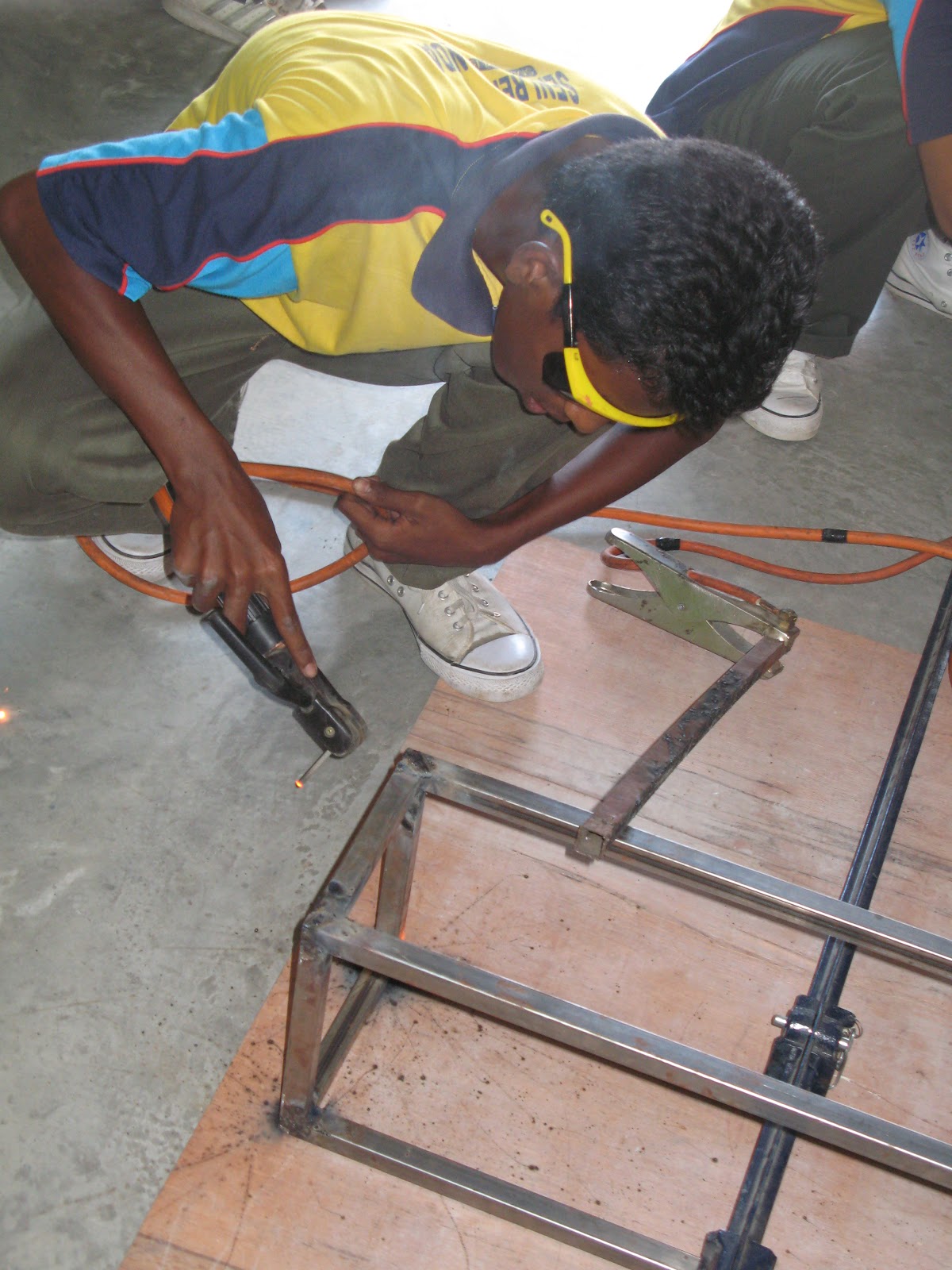 Seni Reka Tanda SMKSI: Papan Tanda Berlampu