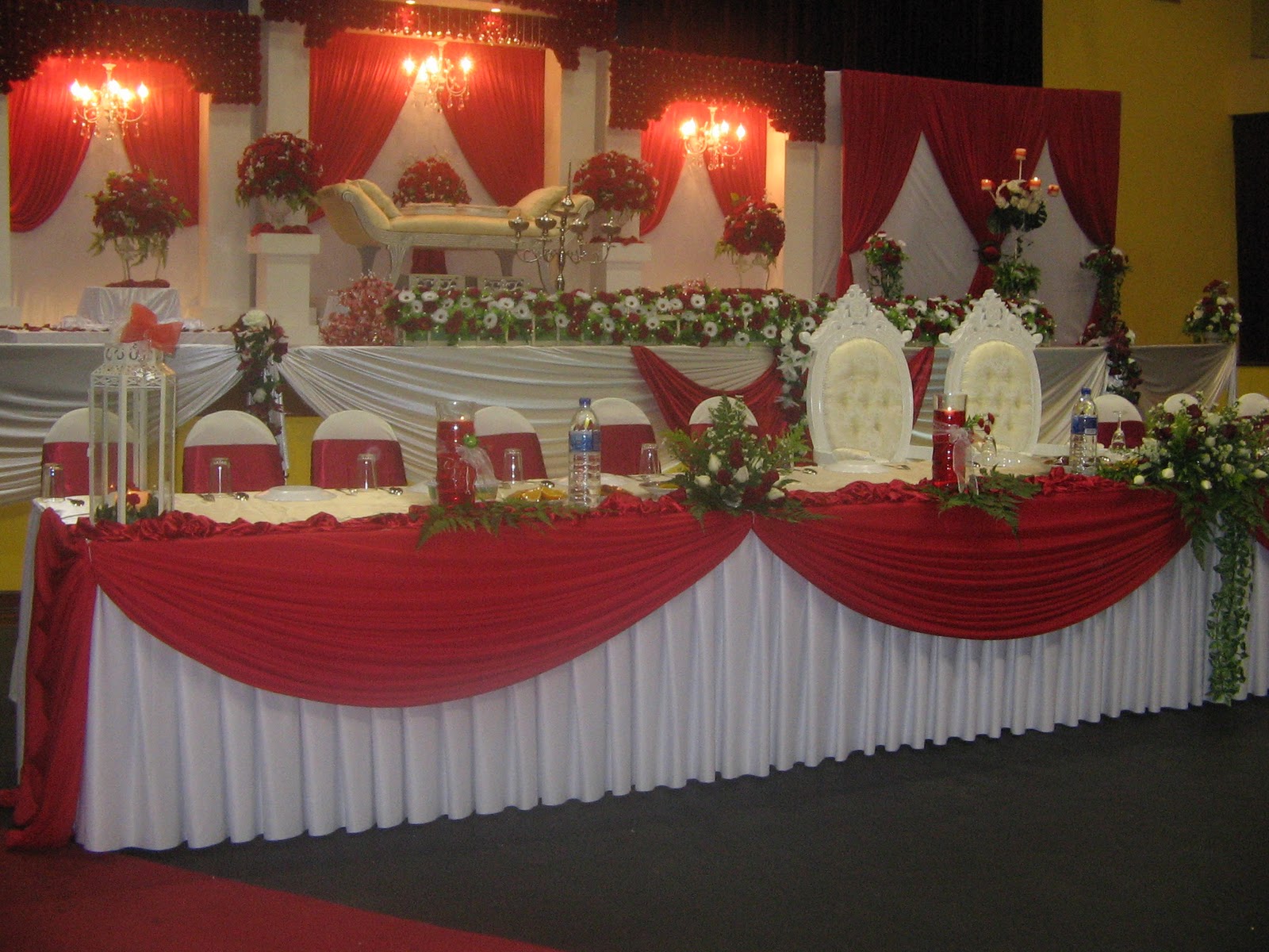 BEAUTY DRIAS CREATIONS: Dewan Bistari - Tema Merah Putih Bunga Segar- Roses