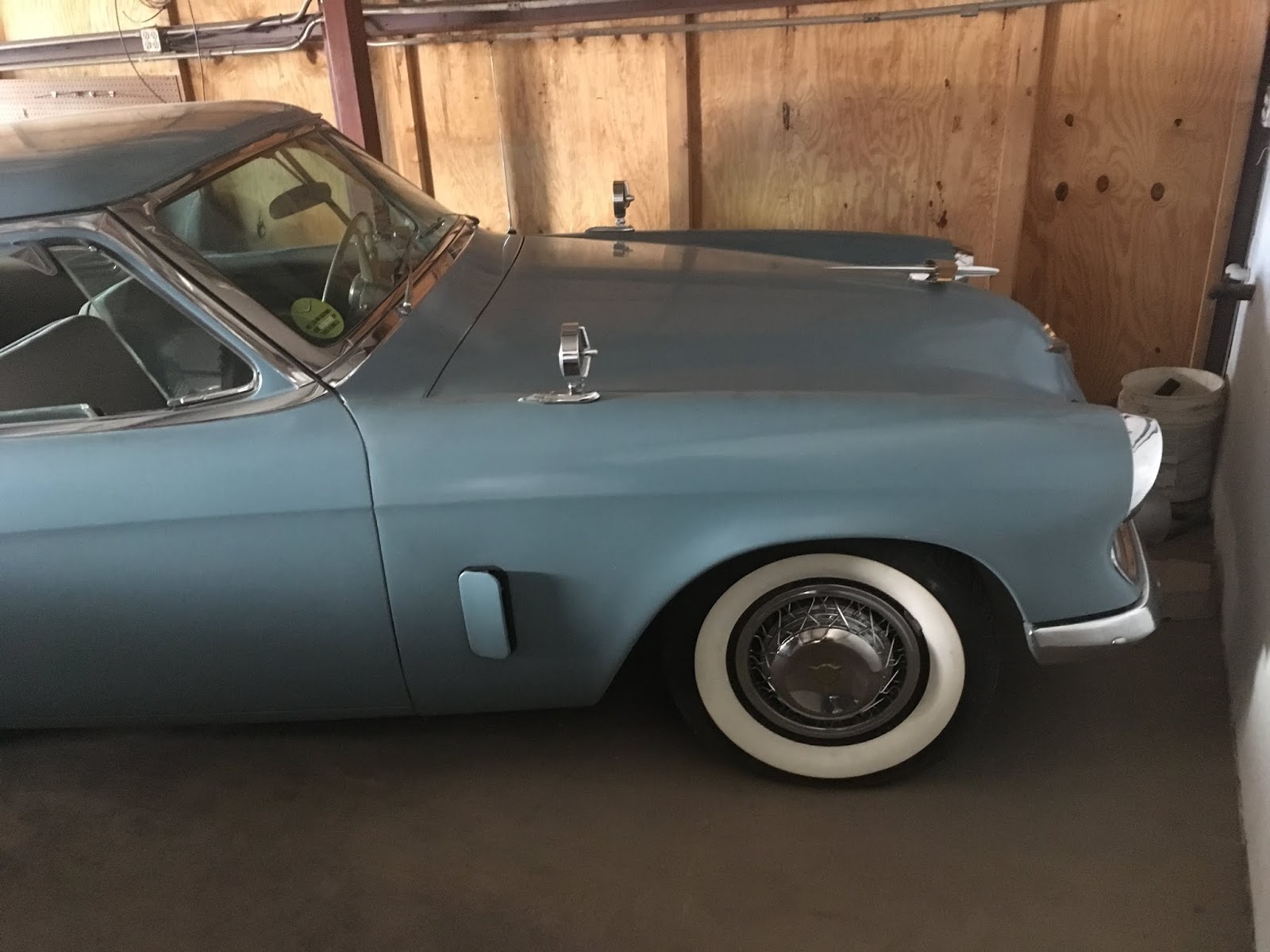 autoliterate: 1953 Studebaker (with Continental kit).