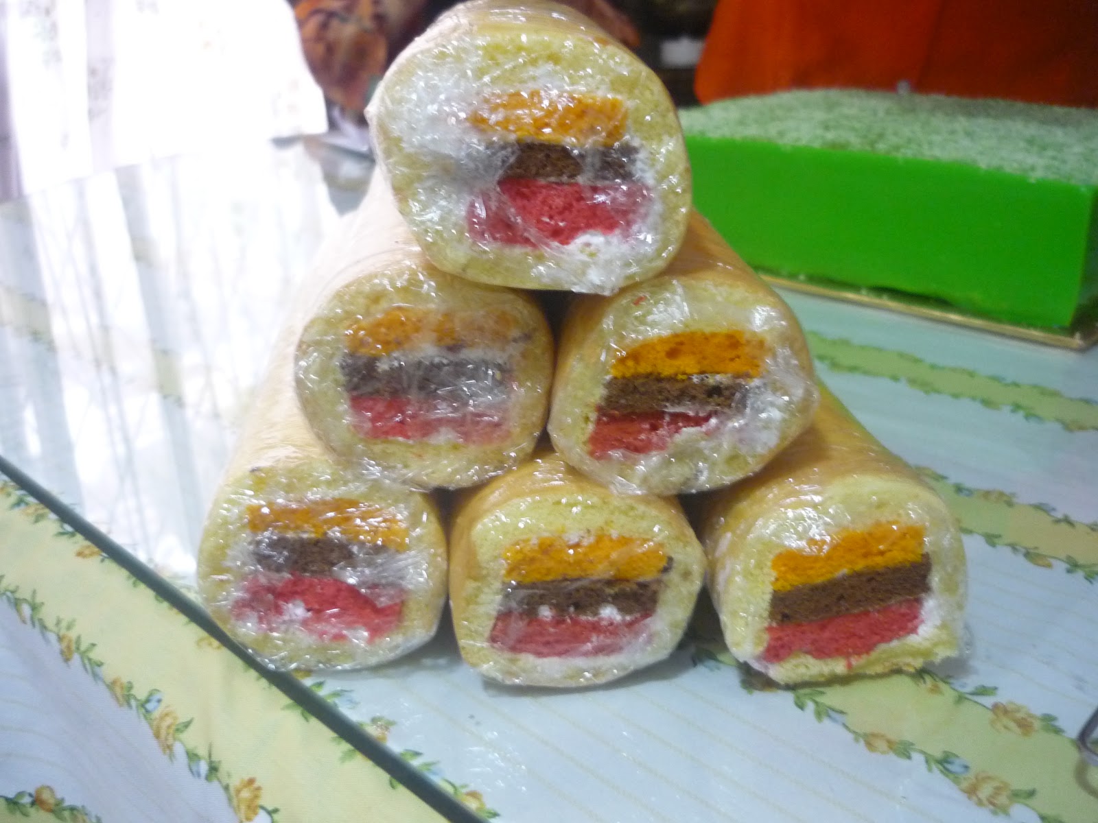 Norraberryz : Benji Roll, Swiss Roll, Pandan Layer Cake, Yam Layer cake ...