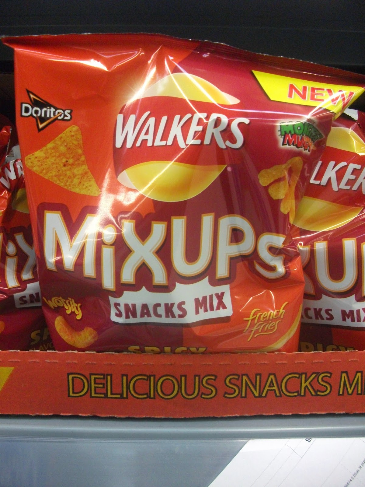 New Snacks! - Kinder Bueno DARK, Walkers Mixups, Hoola Hoops Puft ...